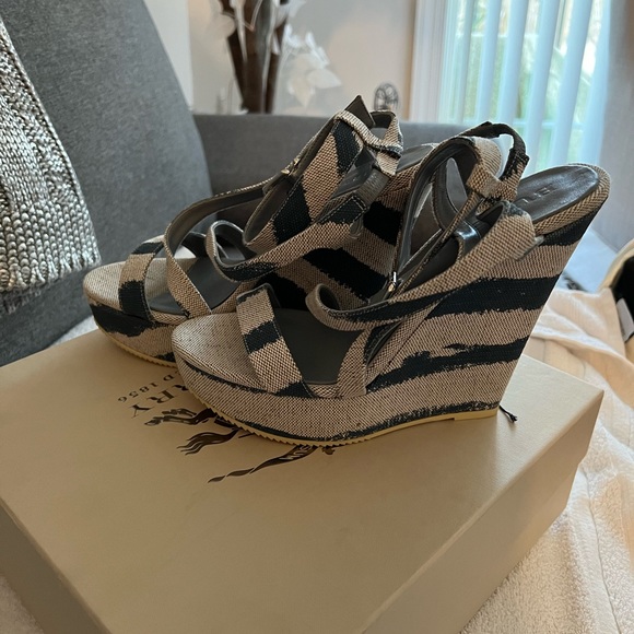 Burberry | Shoes | Nib Burberry Farrah Powder Blue And Off White ...